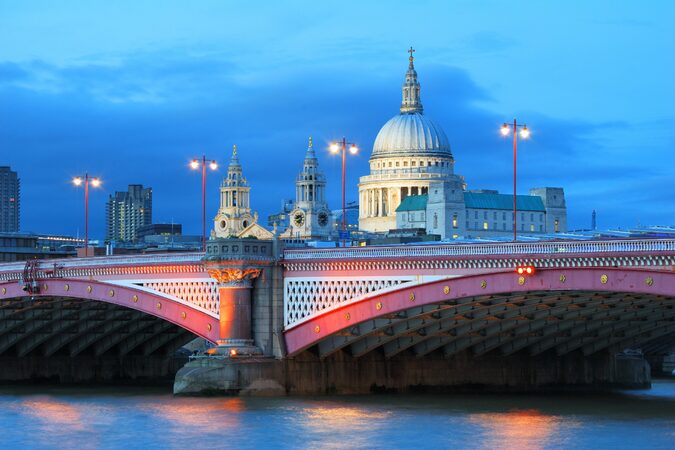 London Bridge: Iconic Bridge Over the Thames